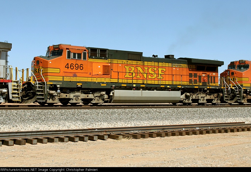 BNSF 4696